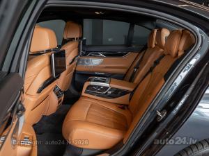 Grey BMW 7 Series 2015 in Tallinn, with an engine capacity of 4.40 L and mileage of 136 thousand km for 29900 €, photo 9 on AUTOMOTO.COM.LV