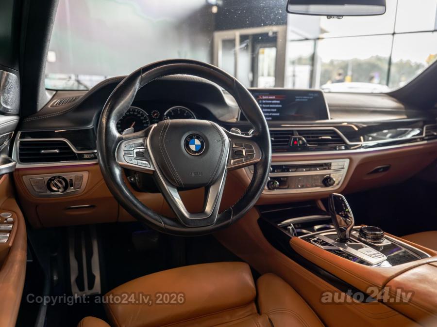 Grey BMW 7 Series 2015 in Tallinn, with an engine capacity of 4.40 L and mileage of 136 thousand km for 29900 €, photo 12 on AUTOMOTO.COM.LV