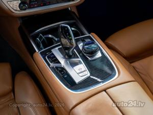 Grey BMW 7 Series 2015 in Tallinn, with an engine capacity of 4.40 L and mileage of 136 thousand km for 29900 €, photo 13 on AUTOMOTO.COM.LV