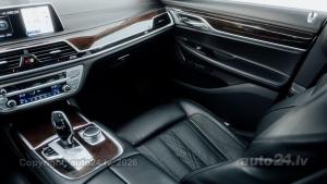 Grey BMW 7 Series 2016 in Tallinn, with an engine capacity of 3.00 L and mileage of 150 thousand km for 29900 €, photo 10 on AUTOMOTO.COM.LV