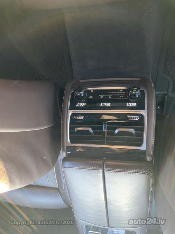 Pelēks BMW 7 Series 2016 Tallina, ar dzinēja tilpumu 3.00 L un nobraukumu 169 tūkst. km par 28000 €, foto 11 vietnē AUTOMOTO.COM.LV