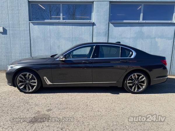 Grey BMW 7 Series 2016 in Tallinn, with an engine capacity of 3.00 L and mileage of 96 thousand km for 33495 €, photo 5 on AUTOMOTO.COM.LV