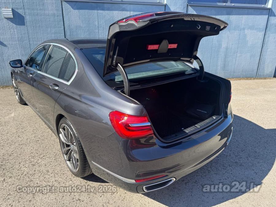 Pelēks BMW 7 Series 2016 Tallina, ar dzinēja tilpumu 3.00 L un nobraukumu 96 tūkst. km par 33495 €, foto 10 vietnē AUTOMOTO.COM.LV