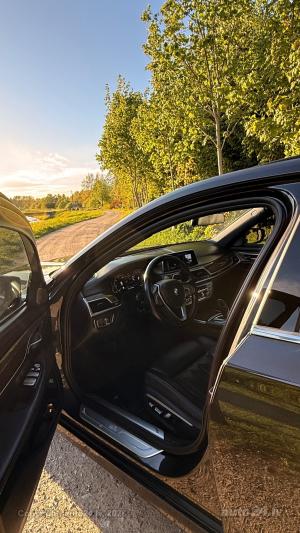 Grey BMW 7 Series 2016 in Tallinn, with an engine capacity of 3.00 L and mileage of 251 thousand km for 24750 €, photo 9 on AUTOMOTO.COM.LV