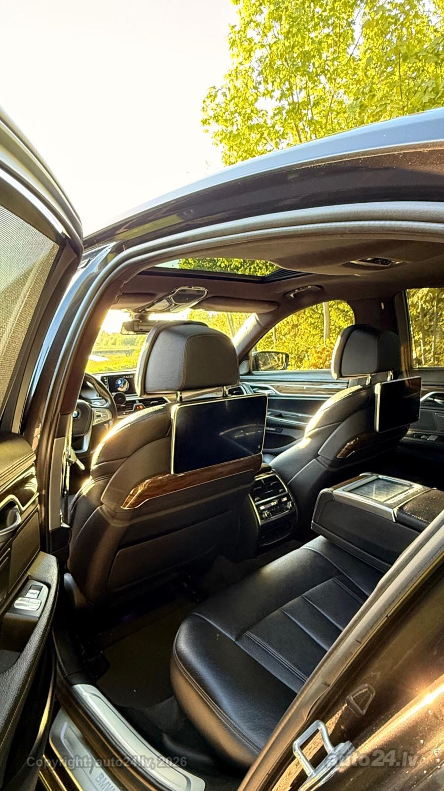 Grey BMW 7 Series 2016 in Tallinn, with an engine capacity of 3.00 L and mileage of 251 thousand km for 24750 €, photo 11 on AUTOMOTO.COM.LV