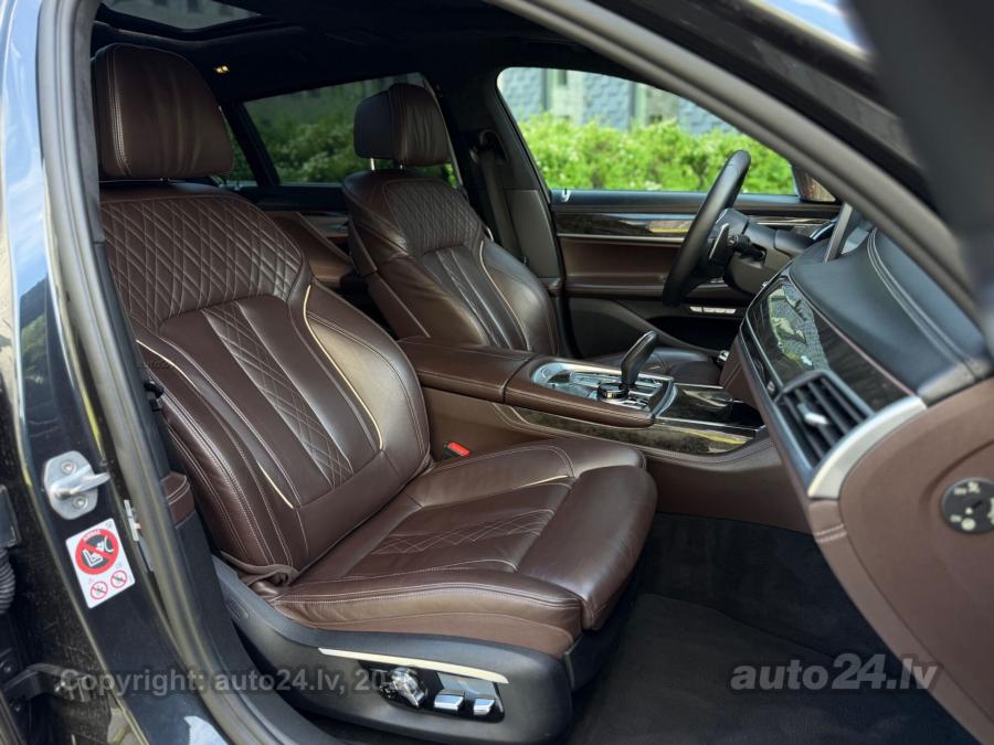Pelēks BMW 7 Series 2016 Tallina, ar dzinēja tilpumu 3.00 L un nobraukumu 218 tūkst. km par 32900 €, foto 13 vietnē AUTOMOTO.COM.LV