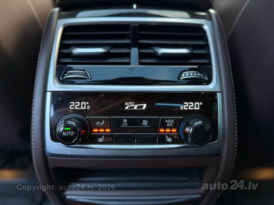 Pelēks BMW 7 Series 2016 Tallina, ar dzinēja tilpumu 3.00 L un nobraukumu 218 tūkst. km par 32900 €, foto 17 vietnē AUTOMOTO.COM.LV