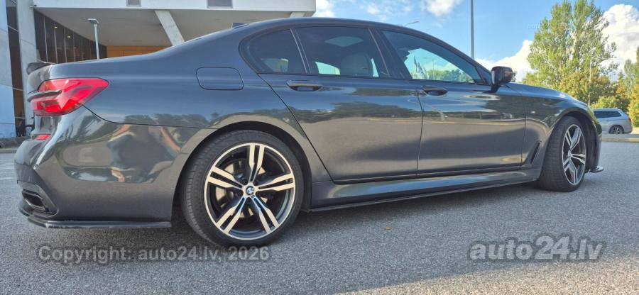 Grey BMW 7 Series 2016 in Parnu, with an engine capacity of 3.00 L and mileage of 305 thousand km for 26500 €, photo 15 on AUTOMOTO.COM.LV