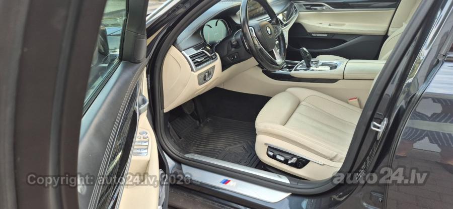 Grey BMW 7 Series 2016 in Parnu, with an engine capacity of 3.00 L and mileage of 305 thousand km for 26500 €, photo 18 on AUTOMOTO.COM.LV