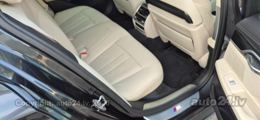Grey BMW 7 Series 2016 in Parnu, with an engine capacity of 3.00 L and mileage of 305 thousand km for 26500 €, photo 20 on AUTOMOTO.COM.LV