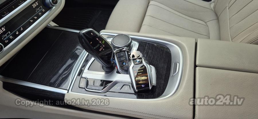 Grey BMW 7 Series 2016 in Parnu, with an engine capacity of 3.00 L and mileage of 305 thousand km for 26500 €, photo 26 on AUTOMOTO.COM.LV