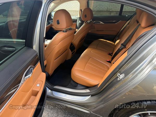 Pelēks BMW 7 Series 2016 Tallina, ar dzinēja tilpumu 2.00 L un nobraukumu 196 tūkst. km par 20999 €, foto 11 vietnē AUTOMOTO.COM.LV