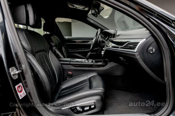 Grey BMW 7 Series 2017 in Parnu, with an engine capacity of 3.00 L and mileage of 218 thousand km for 34200 €, photo 11 on AUTOMOTO.COM.LV