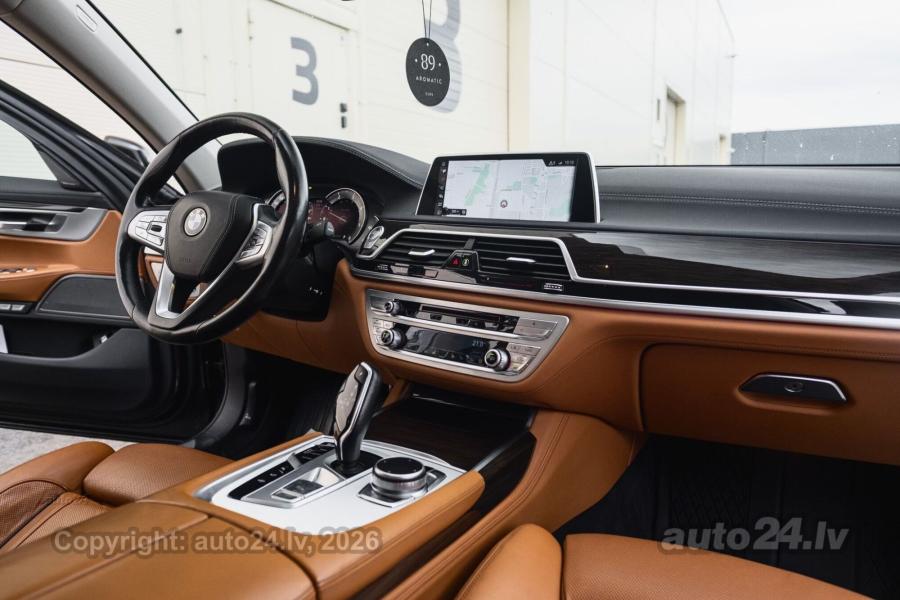 Pelēks BMW 7 Series 2017 Tallina, ar dzinēja tilpumu 3.00 L un nobraukumu 230 tūkst. km par 27499 €, foto 11 vietnē AUTOMOTO.COM.LV