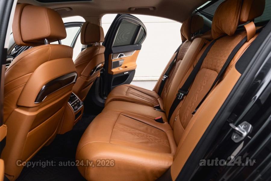 Pelēks BMW 7 Series 2017 Tallina, ar dzinēja tilpumu 3.00 L un nobraukumu 230 tūkst. km par 27499 €, foto 14 vietnē AUTOMOTO.COM.LV