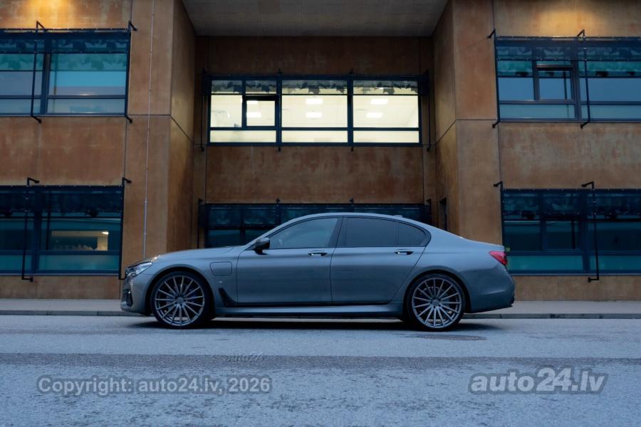 Grey BMW 7 Series 2017 in Tallinn, with an engine capacity of 2.00 L and mileage of 170 thousand km for 26000 €, photo 3 on AUTOMOTO.COM.LV