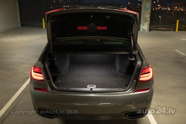 Grey BMW 7 Series 2017 in Tallinn, with an engine capacity of 2.00 L and mileage of 170 thousand km for 26000 €, photo 9 on AUTOMOTO.COM.LV