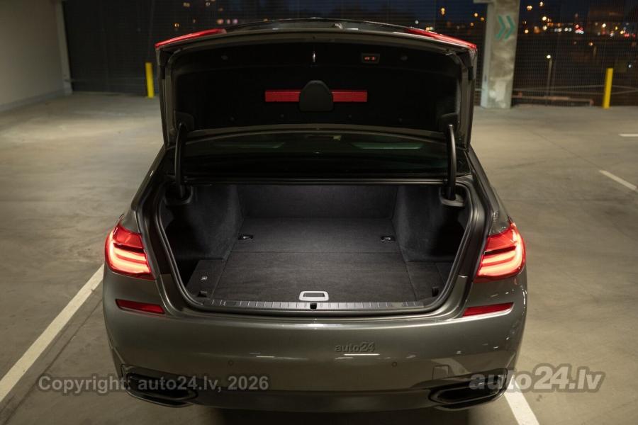 Grey BMW 7 Series 2017 in Tallinn, with an engine capacity of 2.00 L and mileage of 170 thousand km for 26000 €, photo 10 on AUTOMOTO.COM.LV