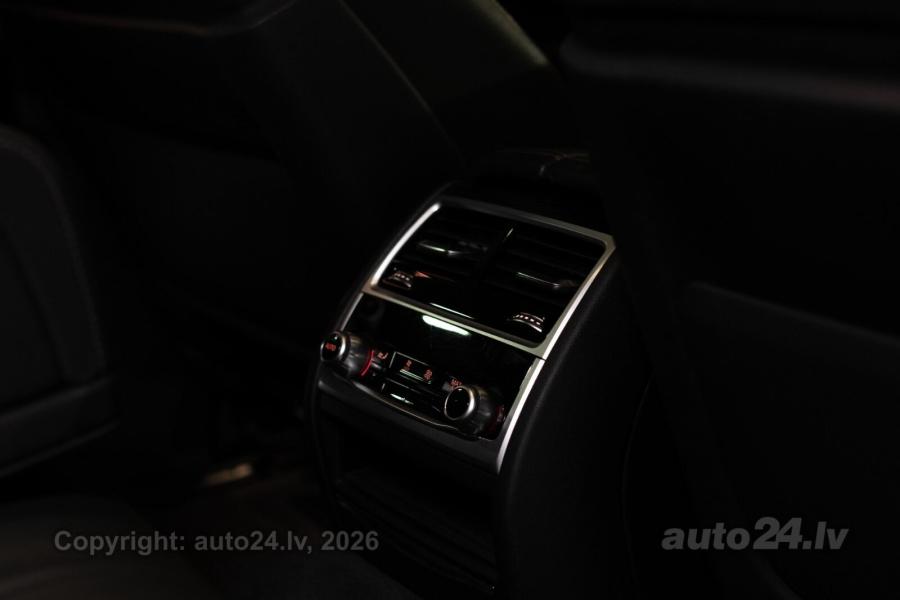 Grey BMW 7 Series 2017 in Tallinn, with an engine capacity of 2.00 L and mileage of 170 thousand km for 26000 €, photo 16 on AUTOMOTO.COM.LV