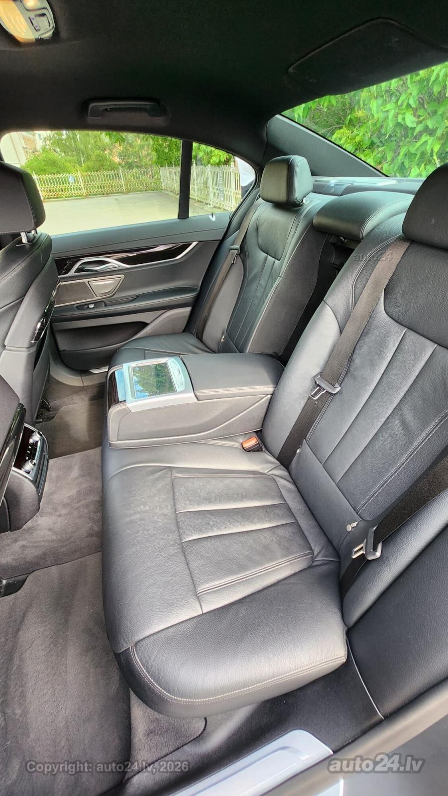 Grey BMW 7 Series 2017 in Tallinn, with an engine capacity of 2.00 L and mileage of 170 thousand km for 26000 €, photo 19 on AUTOMOTO.COM.LV
