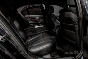 Pelēks BMW 7 Series 2017 Pērnava, ar dzinēja tilpumu 3.00 L un nobraukumu 190 tūkst. km par 25900 €, foto 17 vietnē AUTOMOTO.COM.LV