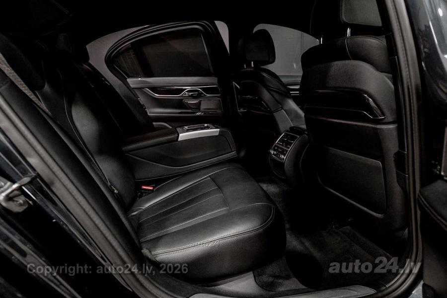 Pelēks BMW 7 Series 2017 Pērnava, ar dzinēja tilpumu 3.00 L un nobraukumu 190 tūkst. km par 25900 €, foto 17 vietnē AUTOMOTO.COM.LV