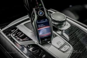 Pelēks BMW 7 Series 2017 Pērnava, ar dzinēja tilpumu 3.00 L un nobraukumu 190 tūkst. km par 25900 €, foto 30 vietnē AUTOMOTO.COM.LV