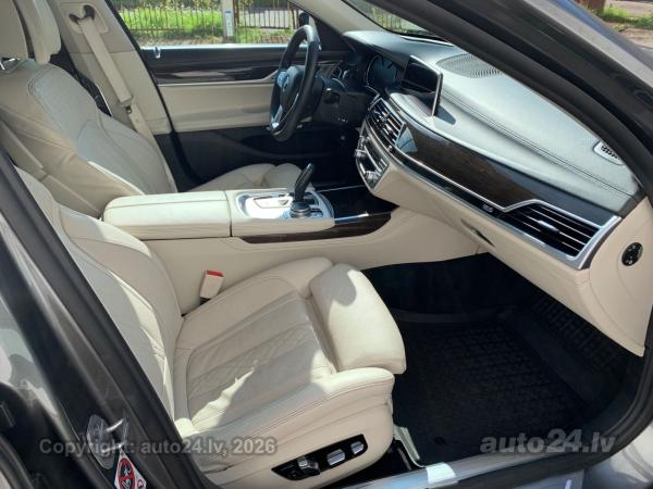 Pelēks BMW 7 Series 2017 Tallina, ar dzinēja tilpumu 3.00 L un nobraukumu 173 tūkst. km par 28900 €, foto 4 vietnē AUTOMOTO.COM.LV