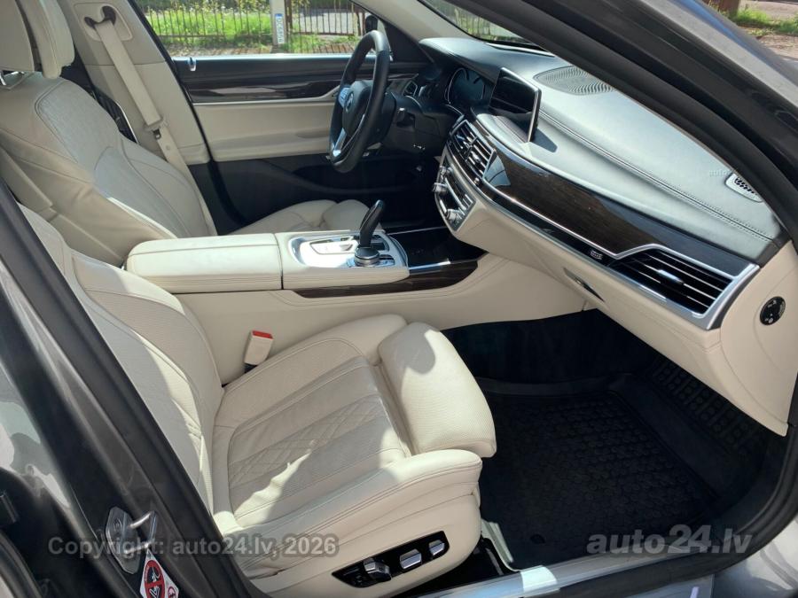 Grey BMW 7 Series 2017 in Tallinn, with an engine capacity of 3.00 L and mileage of 173 thousand km for 28900 €, photo 5 on AUTOMOTO.COM.LV