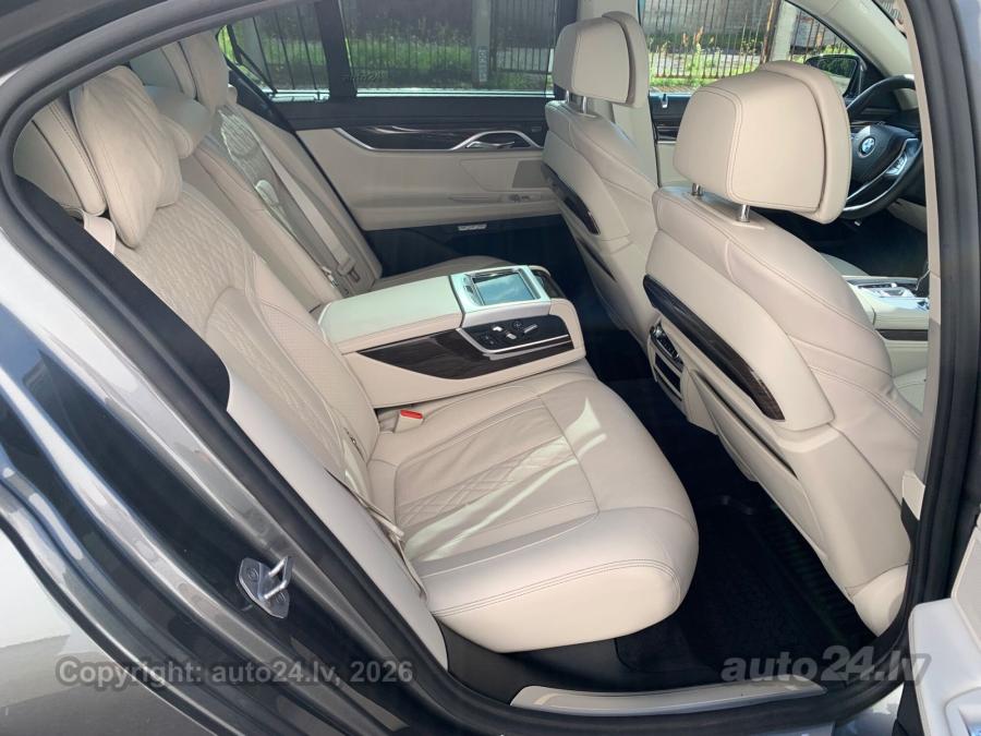 Grey BMW 7 Series 2017 in Tallinn, with an engine capacity of 3.00 L and mileage of 173 thousand km for 28900 €, photo 6 on AUTOMOTO.COM.LV