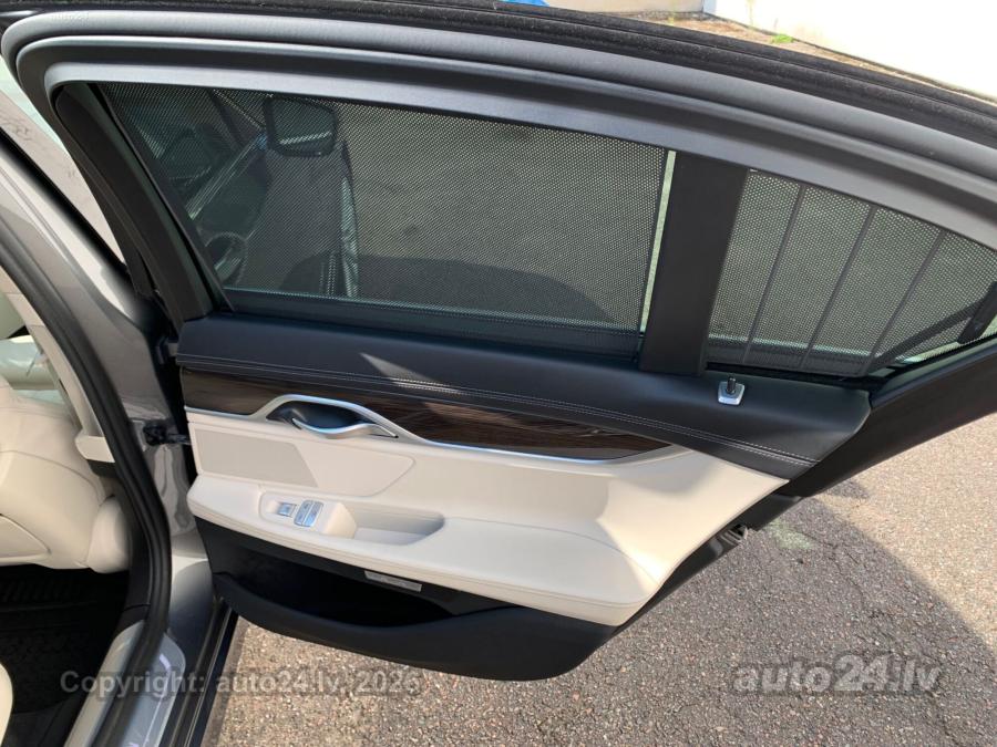 Grey BMW 7 Series 2017 in Tallinn, with an engine capacity of 3.00 L and mileage of 173 thousand km for 28900 €, photo 7 on AUTOMOTO.COM.LV