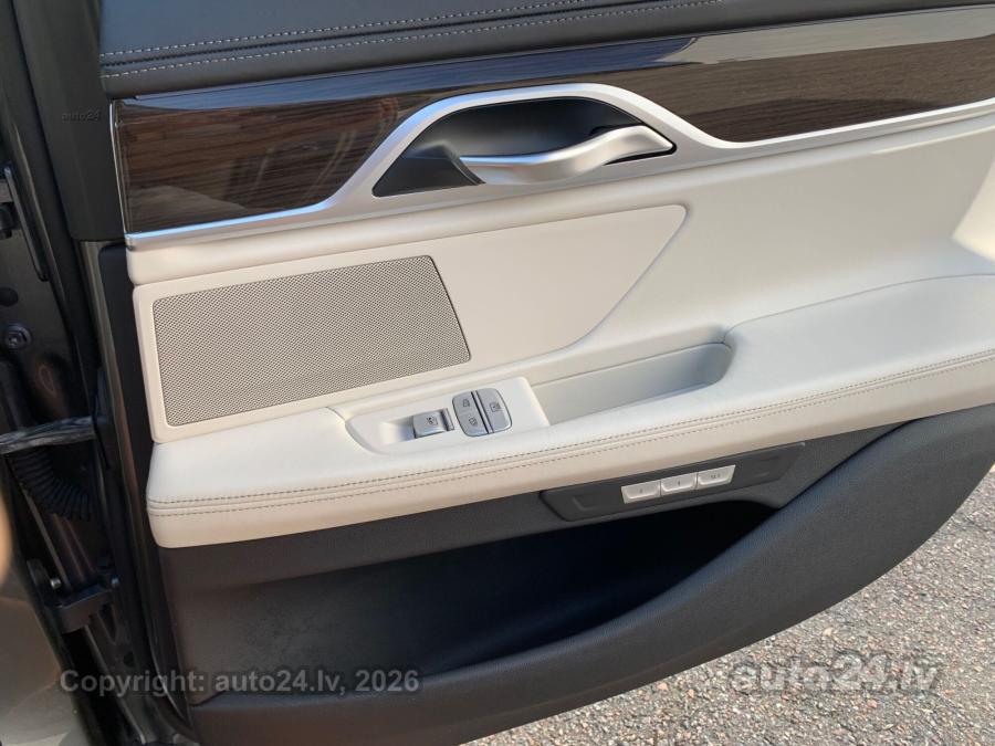 Grey BMW 7 Series 2017 in Tallinn, with an engine capacity of 3.00 L and mileage of 173 thousand km for 28900 €, photo 9 on AUTOMOTO.COM.LV