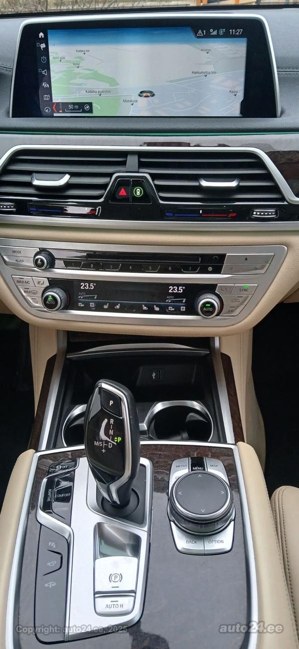 Pelēks BMW 7 Series 2018 Tallina, ar dzinēja tilpumu 3.00 L un nobraukumu 135 tūkst. km par 33399 €, foto 11 vietnē AUTOMOTO.COM.LV