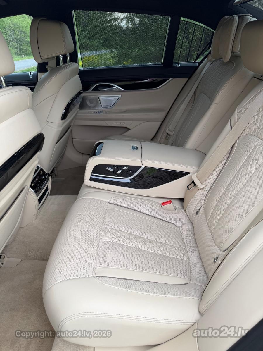 Grey BMW 7 Series 2018 in Tallinn, with an engine capacity of 3.00 L and mileage of 158 thousand km for 33900 €, photo 12 on AUTOMOTO.COM.LV