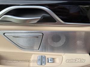 Grey BMW 7 Series 2018 in Tallinn, with an engine capacity of 3.00 L and mileage of 158 thousand km for 33900 €, photo 18 on AUTOMOTO.COM.LV