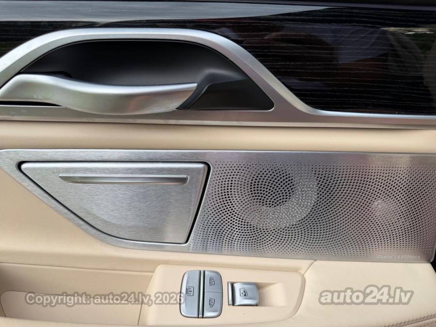 Grey BMW 7 Series 2018 in Tallinn, with an engine capacity of 3.00 L and mileage of 158 thousand km for 33900 €, photo 18 on AUTOMOTO.COM.LV