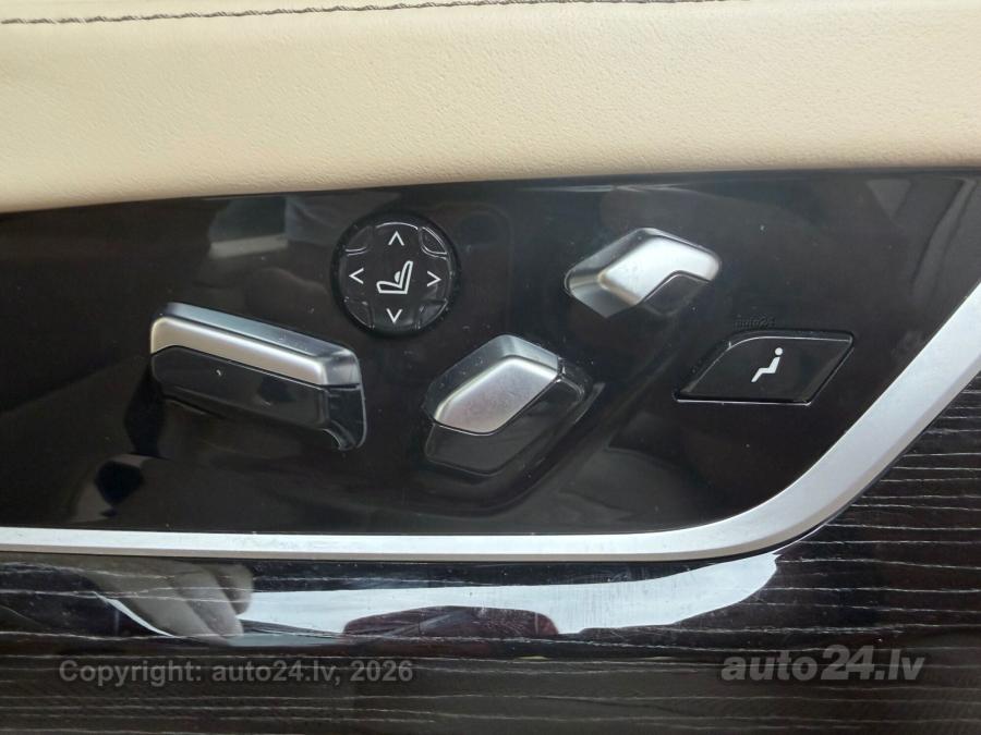 Grey BMW 7 Series 2018 in Tallinn, with an engine capacity of 3.00 L and mileage of 158 thousand km for 33900 €, photo 25 on AUTOMOTO.COM.LV