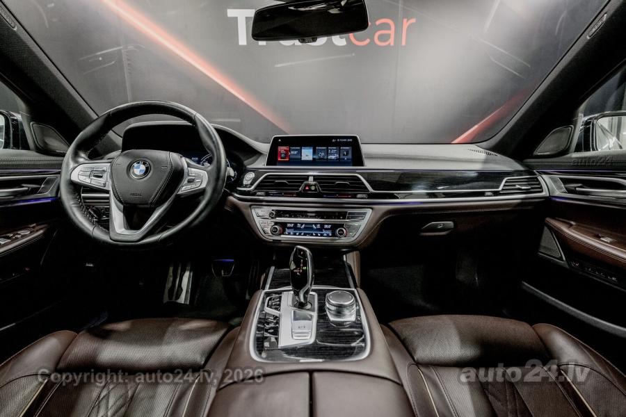 Grey BMW 7 Series 2018 in Parnu, with an engine capacity of 3.00 L and mileage of 180 thousand km for 25900 €, photo 14 on AUTOMOTO.COM.LV