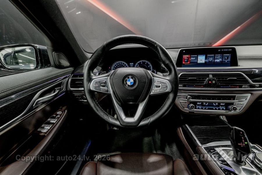 Grey BMW 7 Series 2018 in Parnu, with an engine capacity of 3.00 L and mileage of 180 thousand km for 25900 €, photo 15 on AUTOMOTO.COM.LV