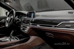 Grey BMW 7 Series 2018 in Parnu, with an engine capacity of 3.00 L and mileage of 180 thousand km for 25900 €, photo 16 on AUTOMOTO.COM.LV
