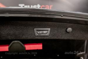 Grey BMW 7 Series 2018 in Parnu, with an engine capacity of 3.00 L and mileage of 180 thousand km for 25900 €, photo 17 on AUTOMOTO.COM.LV