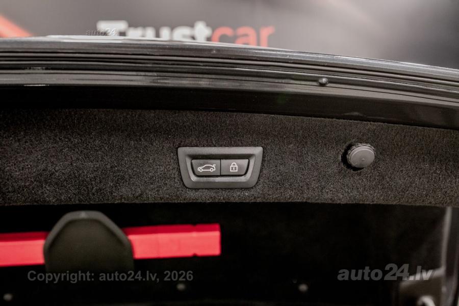 Grey BMW 7 Series 2018 in Parnu, with an engine capacity of 3.00 L and mileage of 180 thousand km for 25900 €, photo 17 on AUTOMOTO.COM.LV