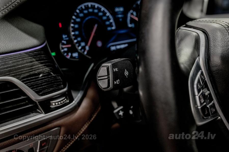 Grey BMW 7 Series 2018 in Parnu, with an engine capacity of 3.00 L and mileage of 180 thousand km for 25900 €, photo 22 on AUTOMOTO.COM.LV