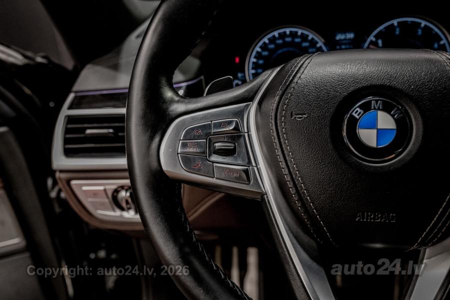 Grey BMW 7 Series 2018 in Parnu, with an engine capacity of 3.00 L and mileage of 180 thousand km for 25900 €, photo 25 on AUTOMOTO.COM.LV