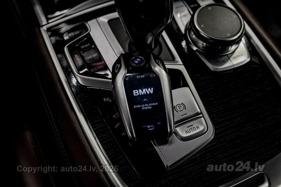 Grey BMW 7 Series 2018 in Parnu, with an engine capacity of 3.00 L and mileage of 180 thousand km for 25900 €, photo 30 on AUTOMOTO.COM.LV