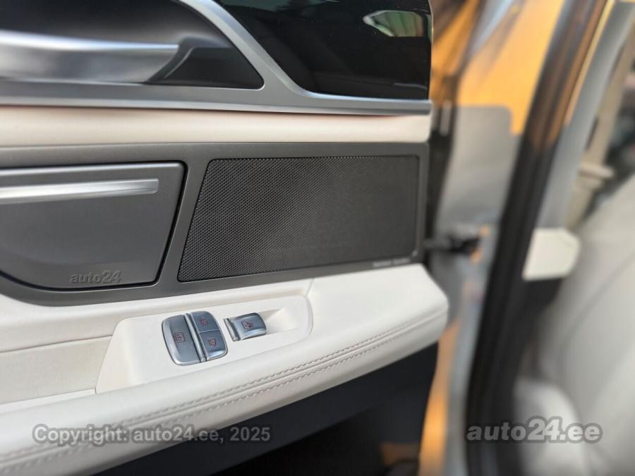 Grey BMW 7 Series 2019 in Tallinn, with an engine capacity of 3.00 L and mileage of 132 thousand km for 64000 €, photo 18 on AUTOMOTO.COM.LV