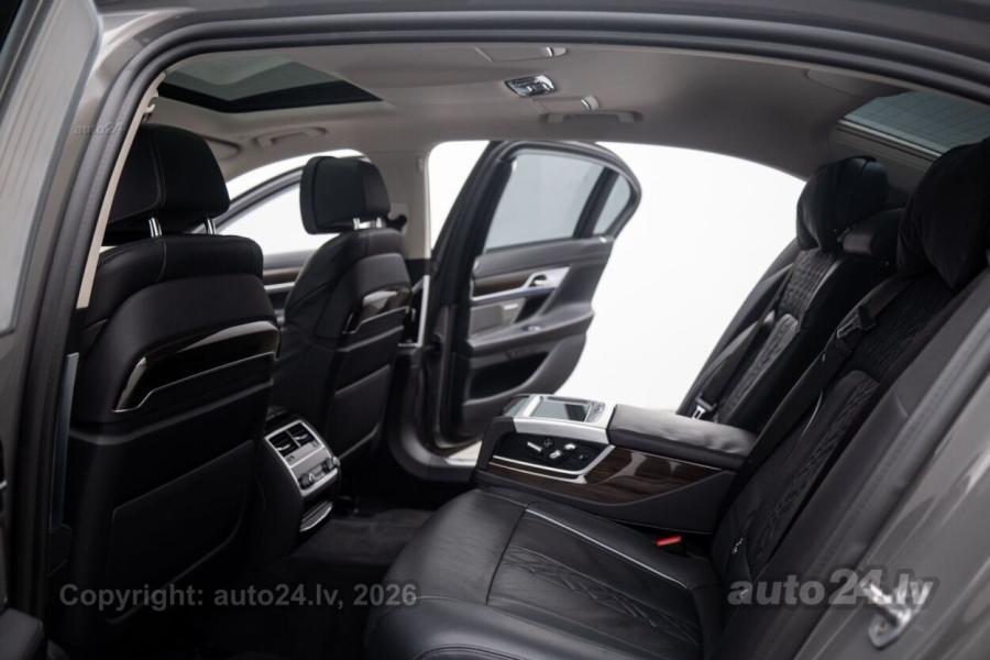 Pelēks BMW 7 Series 2019 Tallina, ar dzinēja tilpumu 3.00 L un nobraukumu 133 tūkst. km par 41999 €, foto 9 vietnē AUTOMOTO.COM.LV
