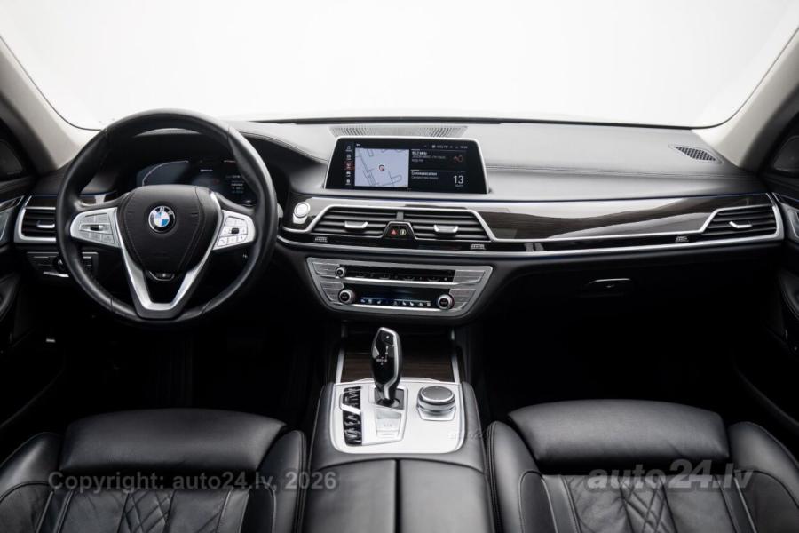 Pelēks BMW 7 Series 2019 Tallina, ar dzinēja tilpumu 3.00 L un nobraukumu 133 tūkst. km par 41999 €, foto 13 vietnē AUTOMOTO.COM.LV
