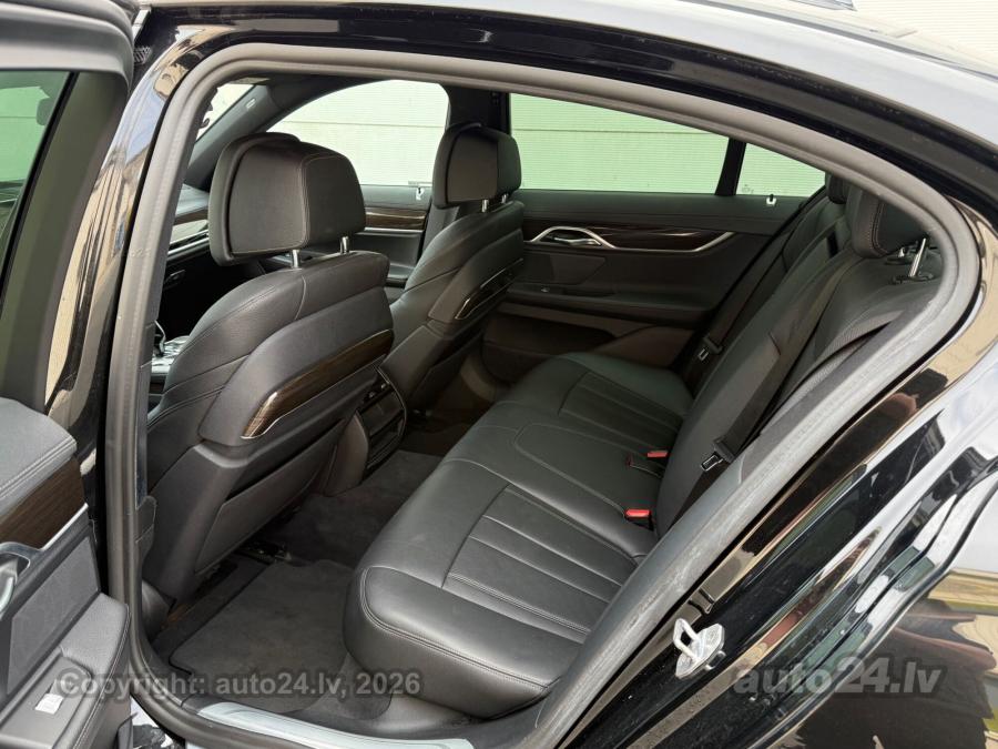 Pelēks BMW 7 Series 2019 Tallina, ar dzinēja tilpumu 3.00 L un nobraukumu 85 tūkst. km par 38900 €, foto 12 vietnē AUTOMOTO.COM.LV