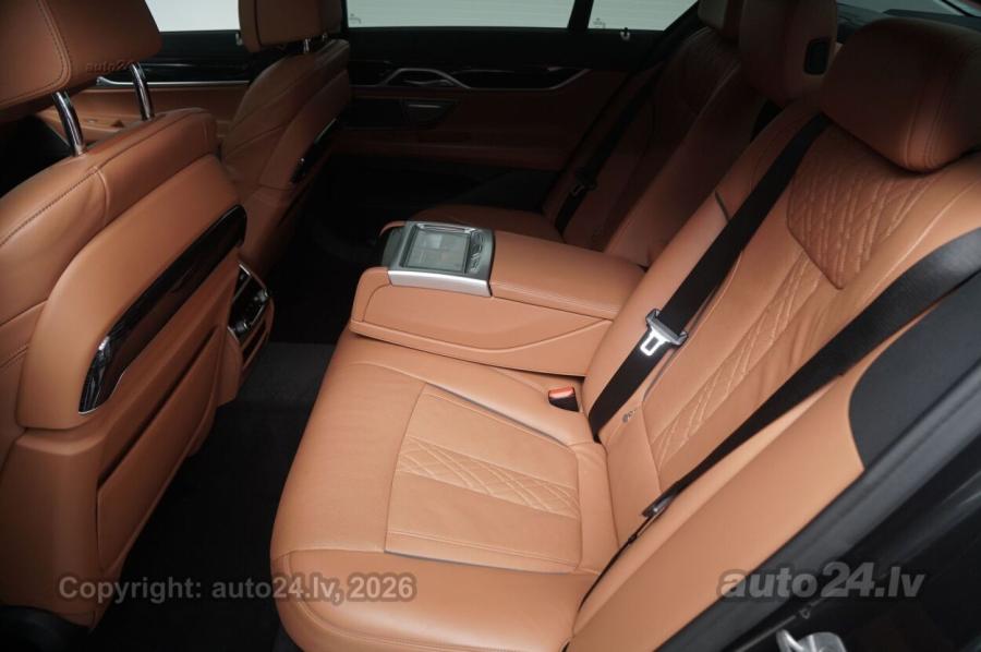 Pelēks BMW 7 Series 2020 Tallina, ar dzinēja tilpumu 3.00 L un nobraukumu 194 tūkst. km par 42990 €, foto 11 vietnē AUTOMOTO.COM.LV